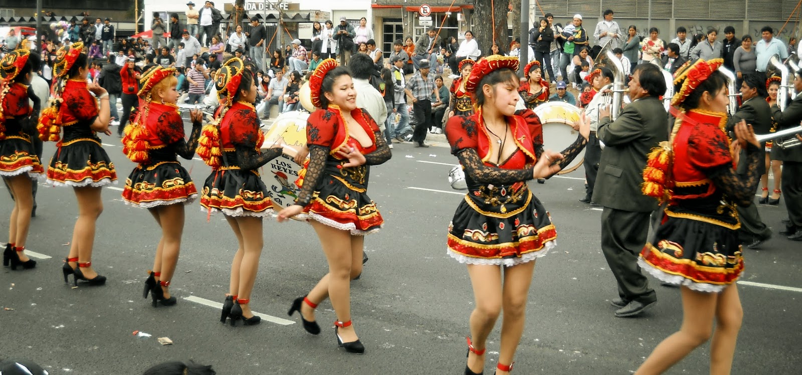 Festejo de la comunidad boliviana en el Día de la Diversidad Cultural ...