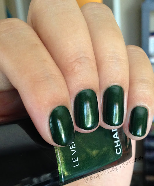 Chanel in #524 Turban, #526 Cavalière, #532 Canotier, #534 Espadrilles ...