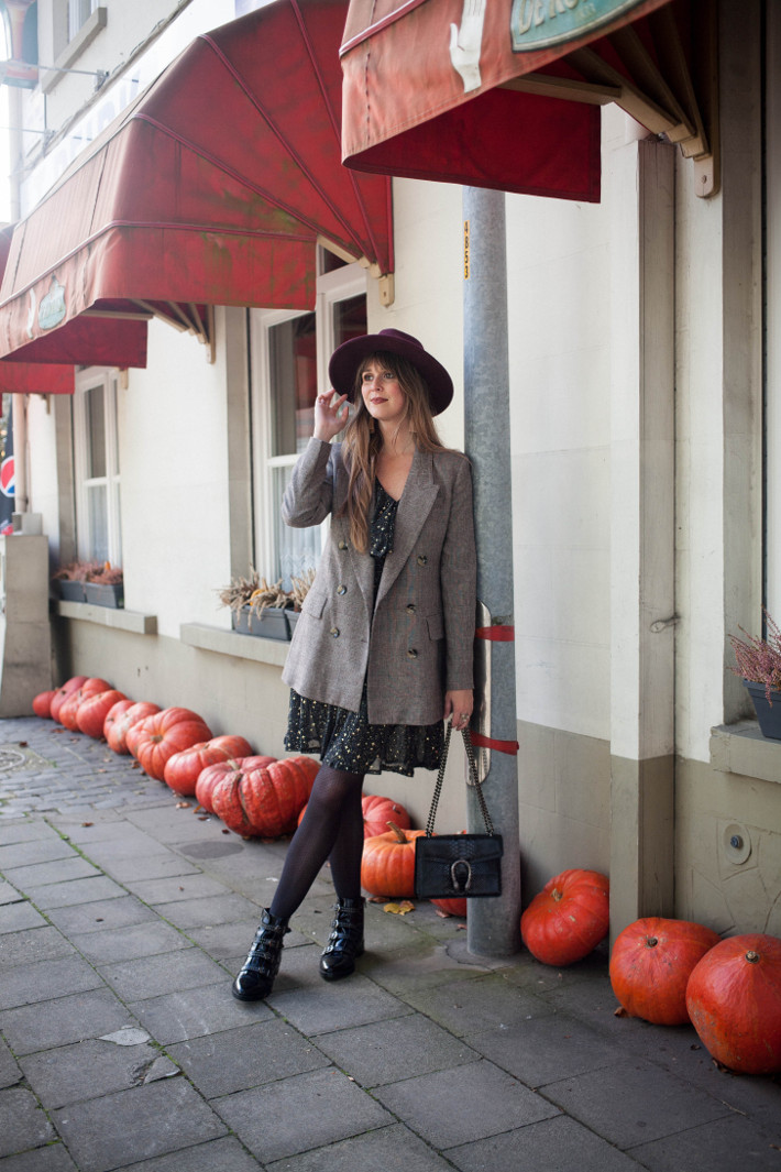 Outfit: fall walk in buckle boots - THE STYLING DUTCHMAN.