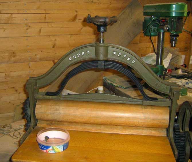 Kerstin's extras: The innards of one table-top mangle