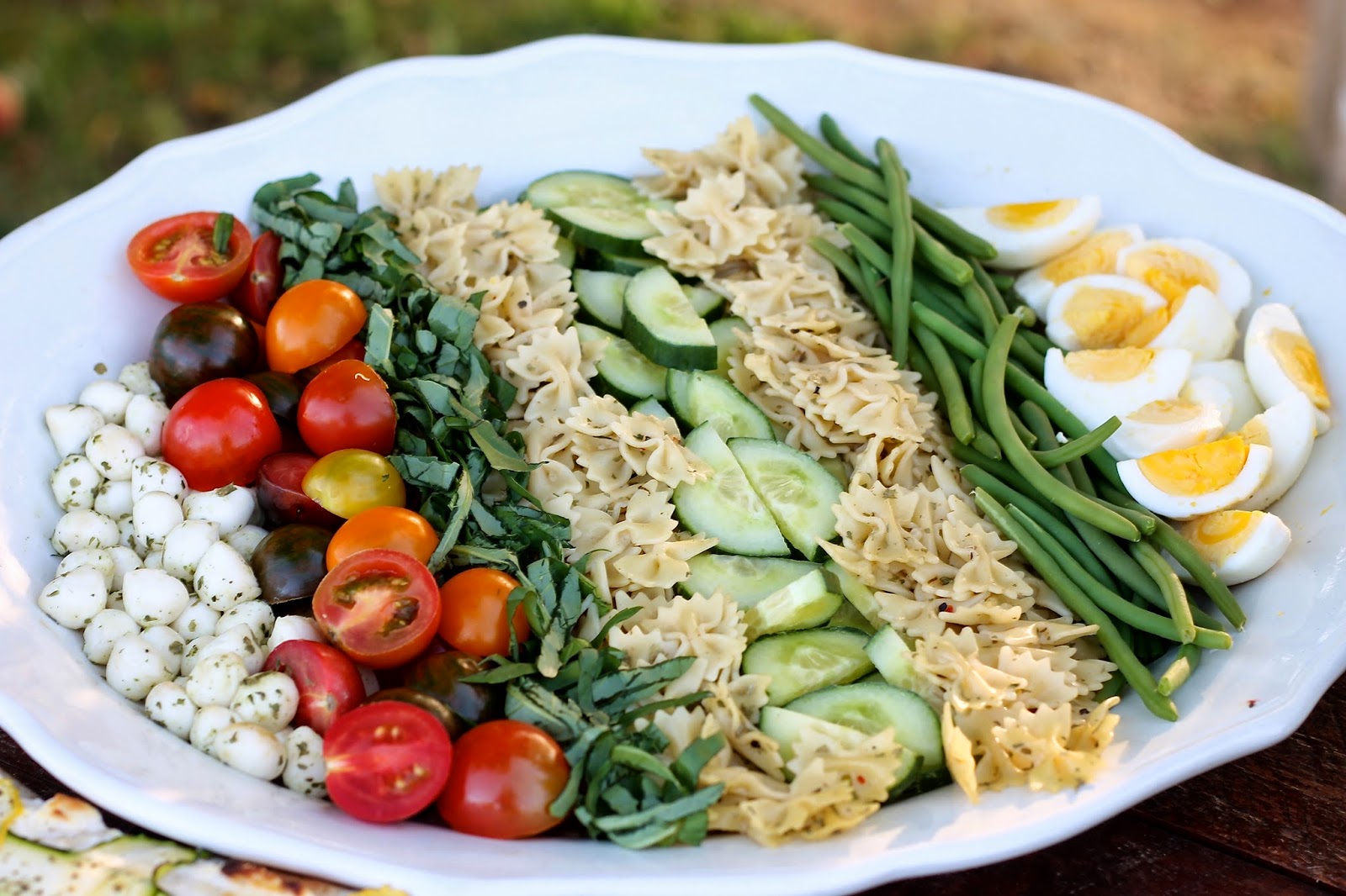 An Intimate Farm-to-Table Spring Potluck - MyThirtySpot