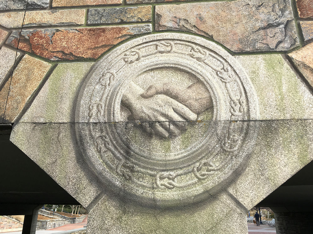 An English Girl Rambles from 2016 to ....: THE COMMUNITY BRIDGE FULL OF ...