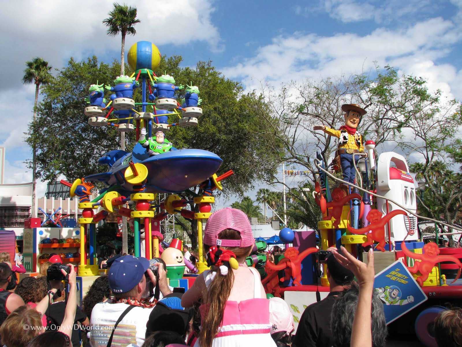 Pixar Pals Countdown To Fun! Parade At Disney's Hollywood Studios ...