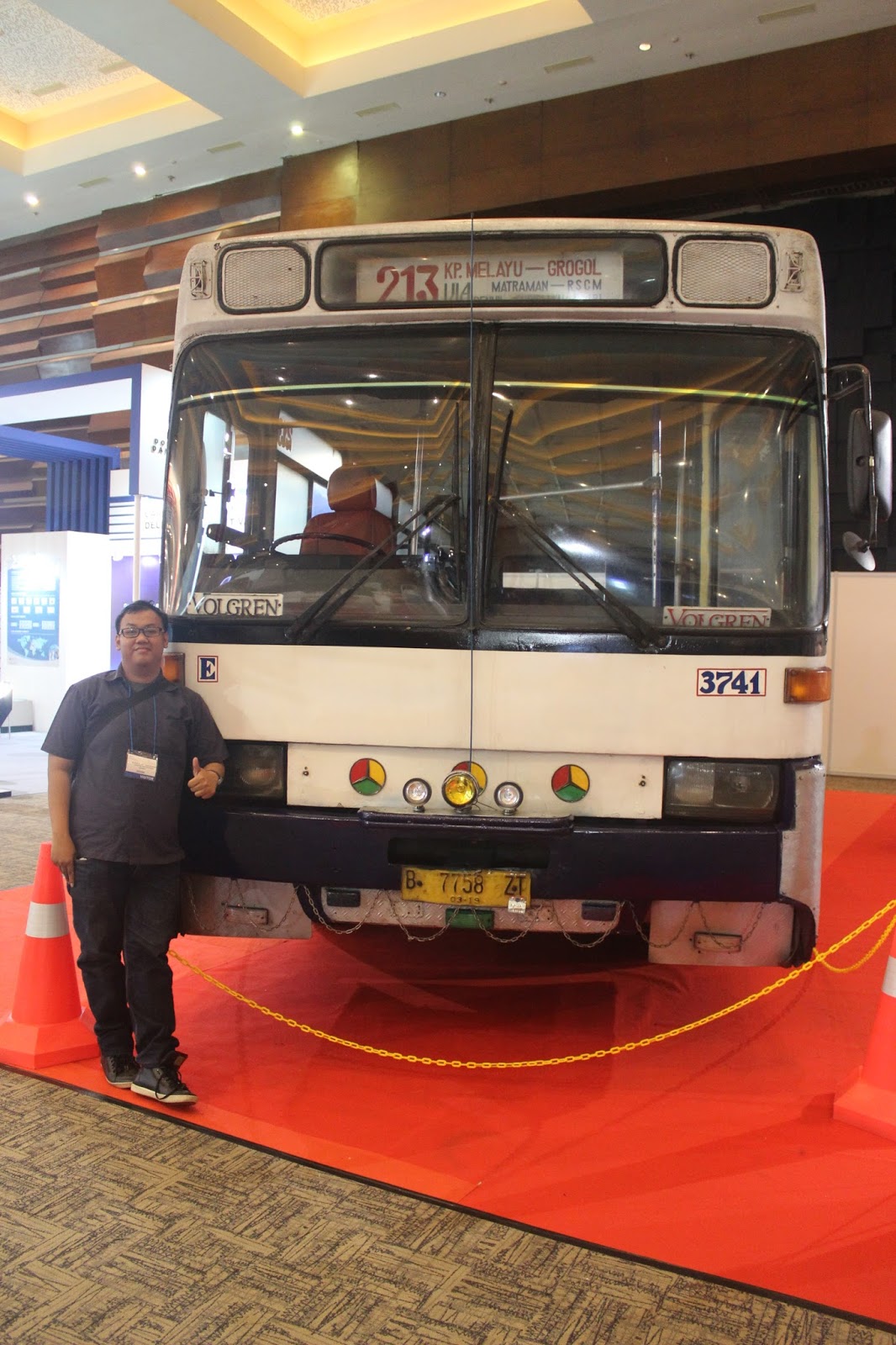 Explorer Science: Nostalgia Bus Jadul & Bus Masa Kini