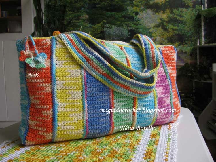 Magia do Crochet: Mala/ bolsa em crochet em vários matizados e o cantar ...