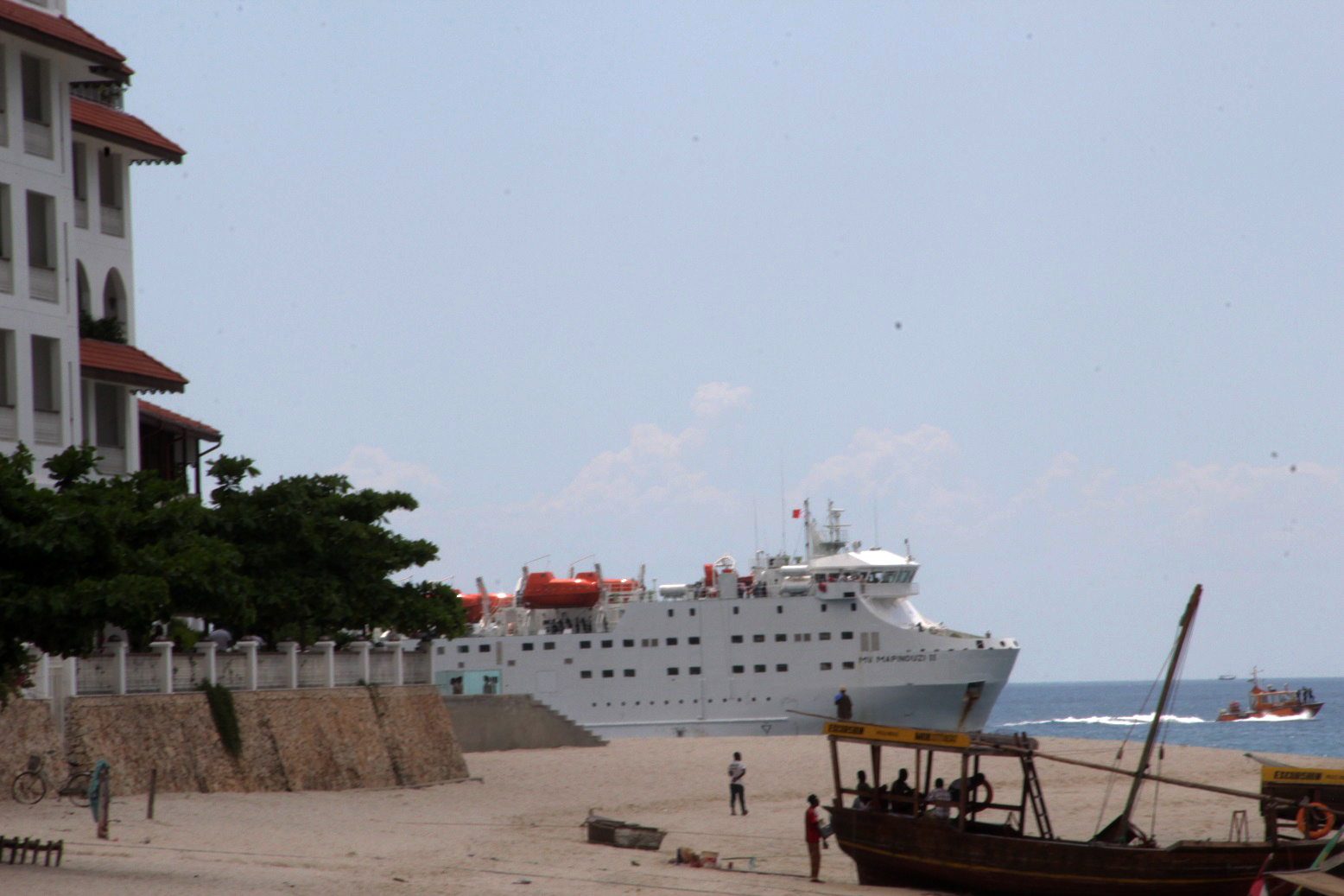 MELI MPYA YA MV MAPINDUZI IKIWASILI KATIKA BANDARI YA ZANZIBAR IKITOKEA ...