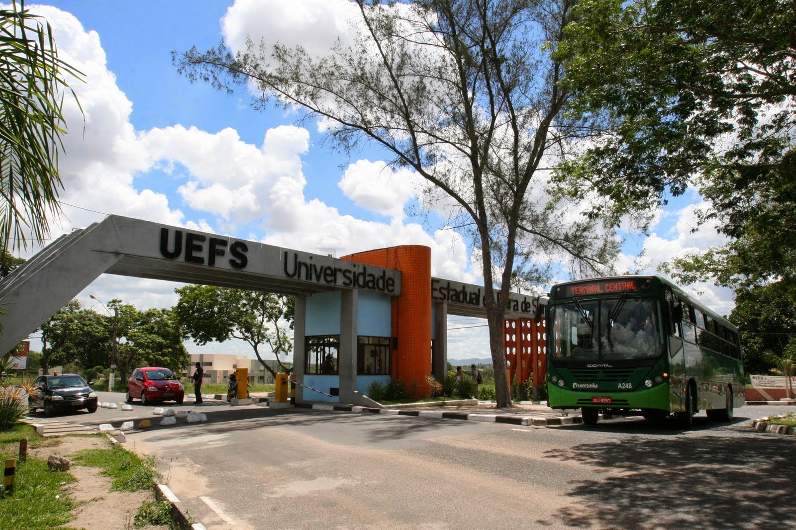 Fotos & Grafia: Provas do vestibular da Uefs começam domingo