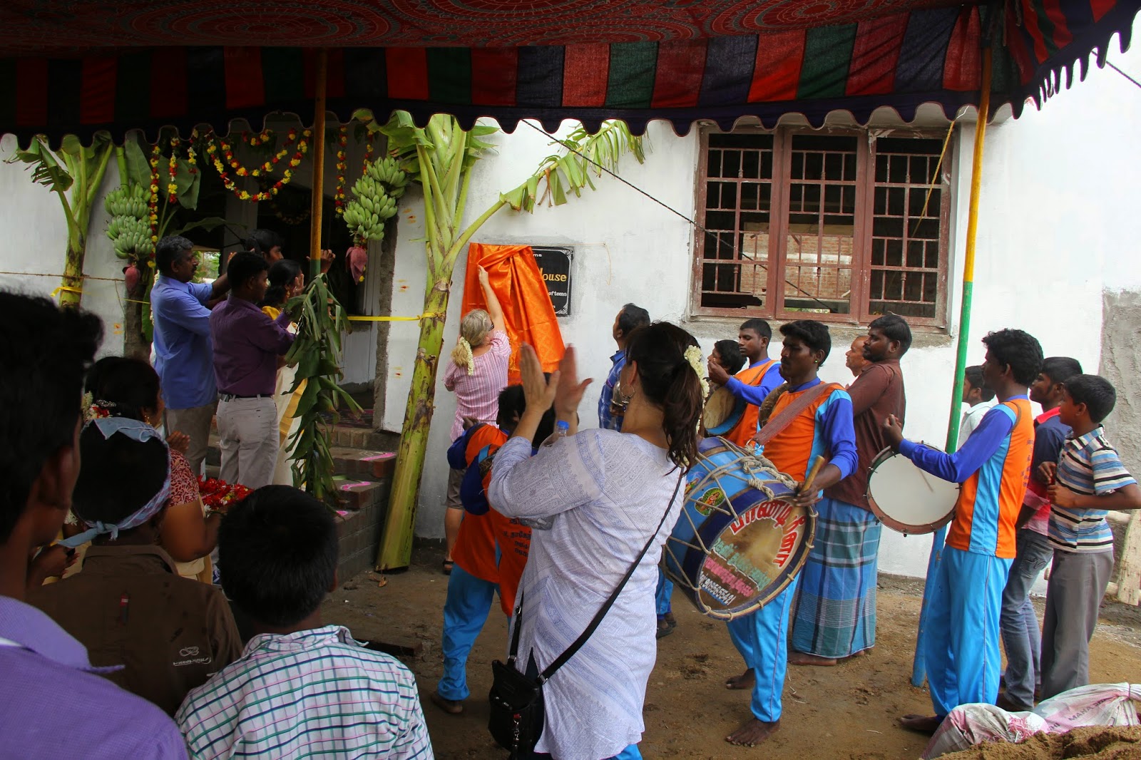 WHERE IN THE WORLD ARE RAINEY AND ZOE: An Auspicious day at Anbarasi ...