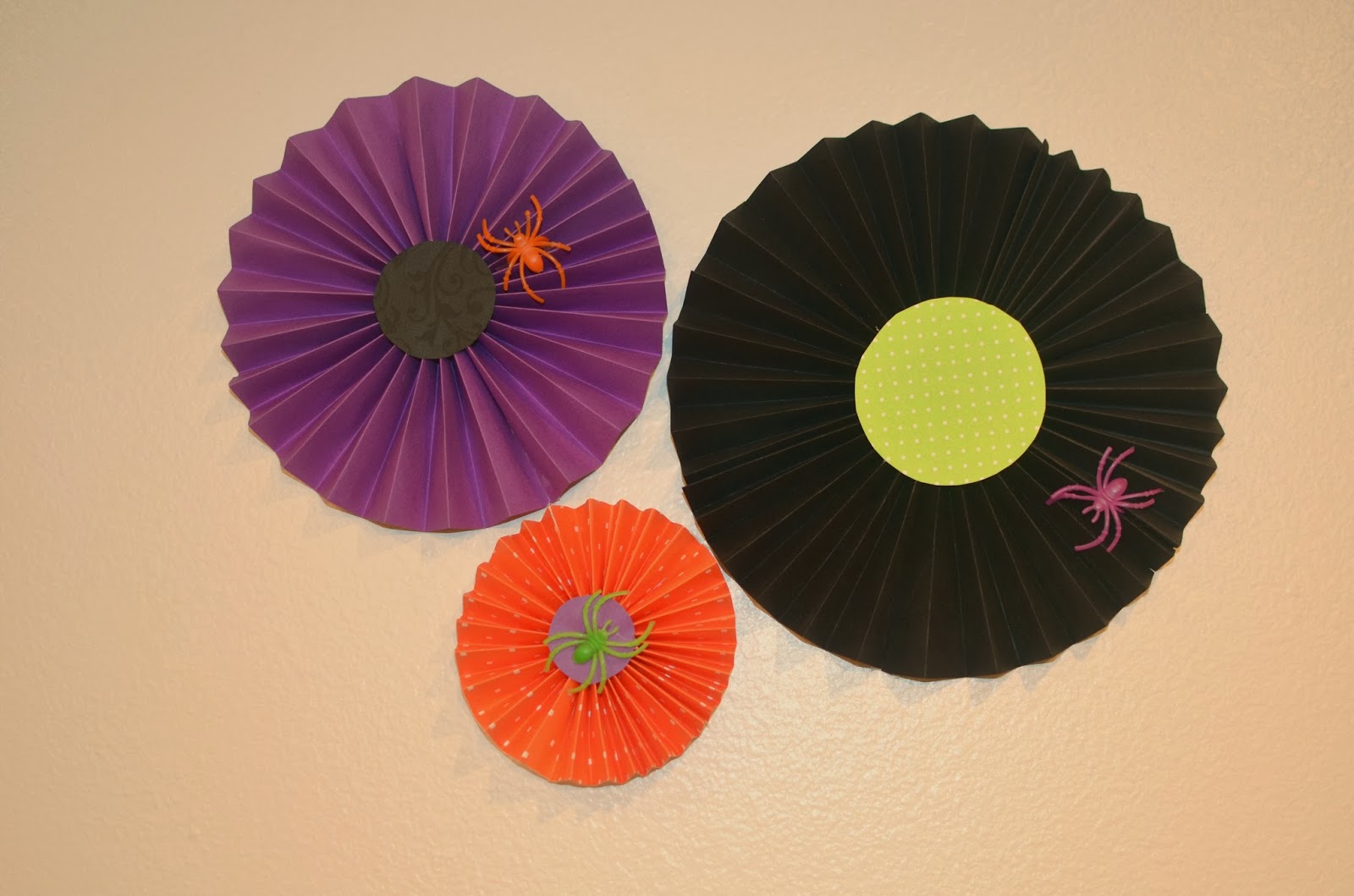 Made By Enginerds: DIY Halloween Paper Wheels and Bats!