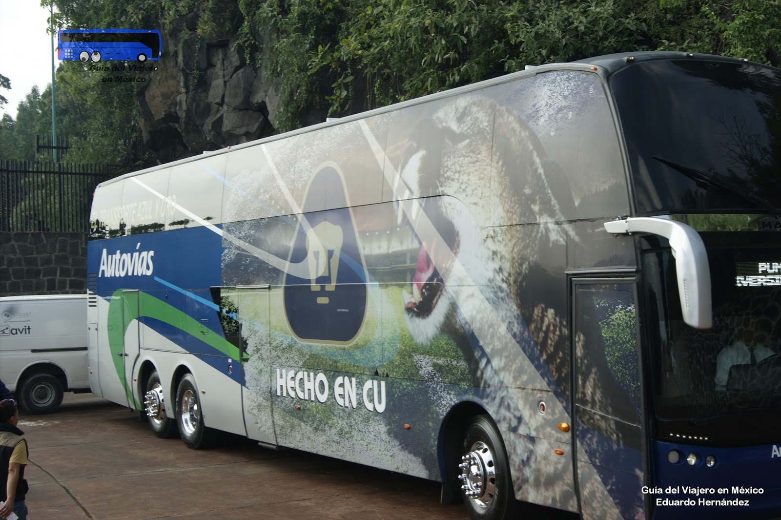 Todo mundo se quiere toma fotos con el Autobús de los PUMAS