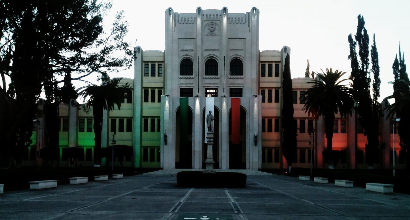 Conoce Saltillo: El Ateneo Fuente y sus luces del color de la bandera