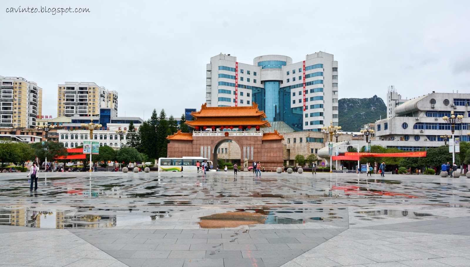 Entree Kibbles: Hezhou Lingfeng Square (贺州灵峰广场) @ Guangxi Province [China]