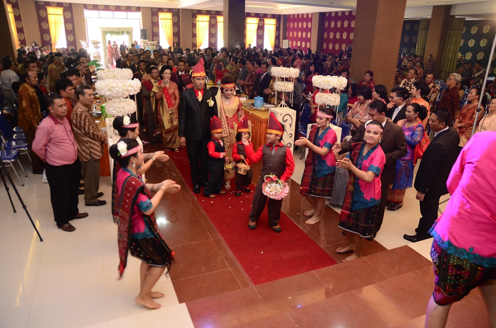 URUTAN ACARA PESTA ADAT PERNIKAHAN BATAK TOBA - POMPARAN OP. SONDANG ...