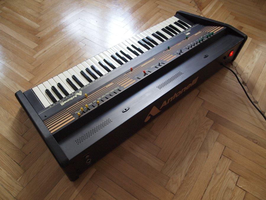 MATRIXSYNTH: Antonelli 2610 Solista IV 70/80