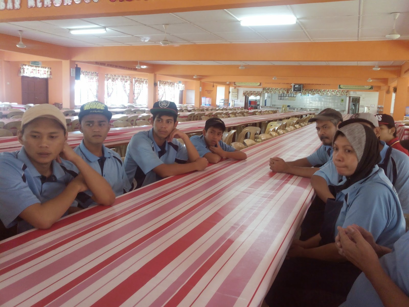 Perjumpaan Pengetua dan Warden bersama Pengusaha Dewan Makan.