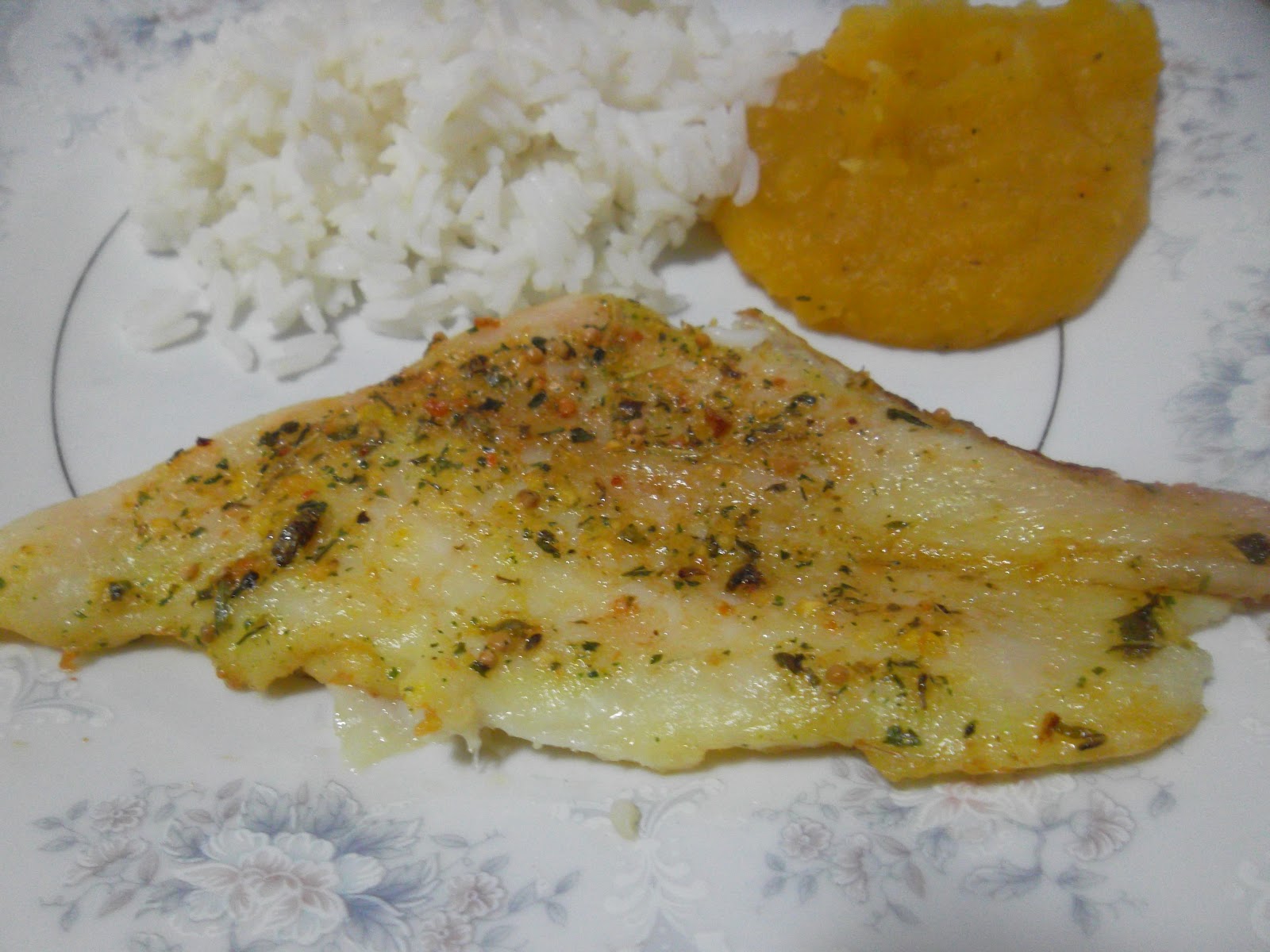 FILÉ DE LINGUADO NA MANTEIGA COM ERVAS - Receitas Culinárias