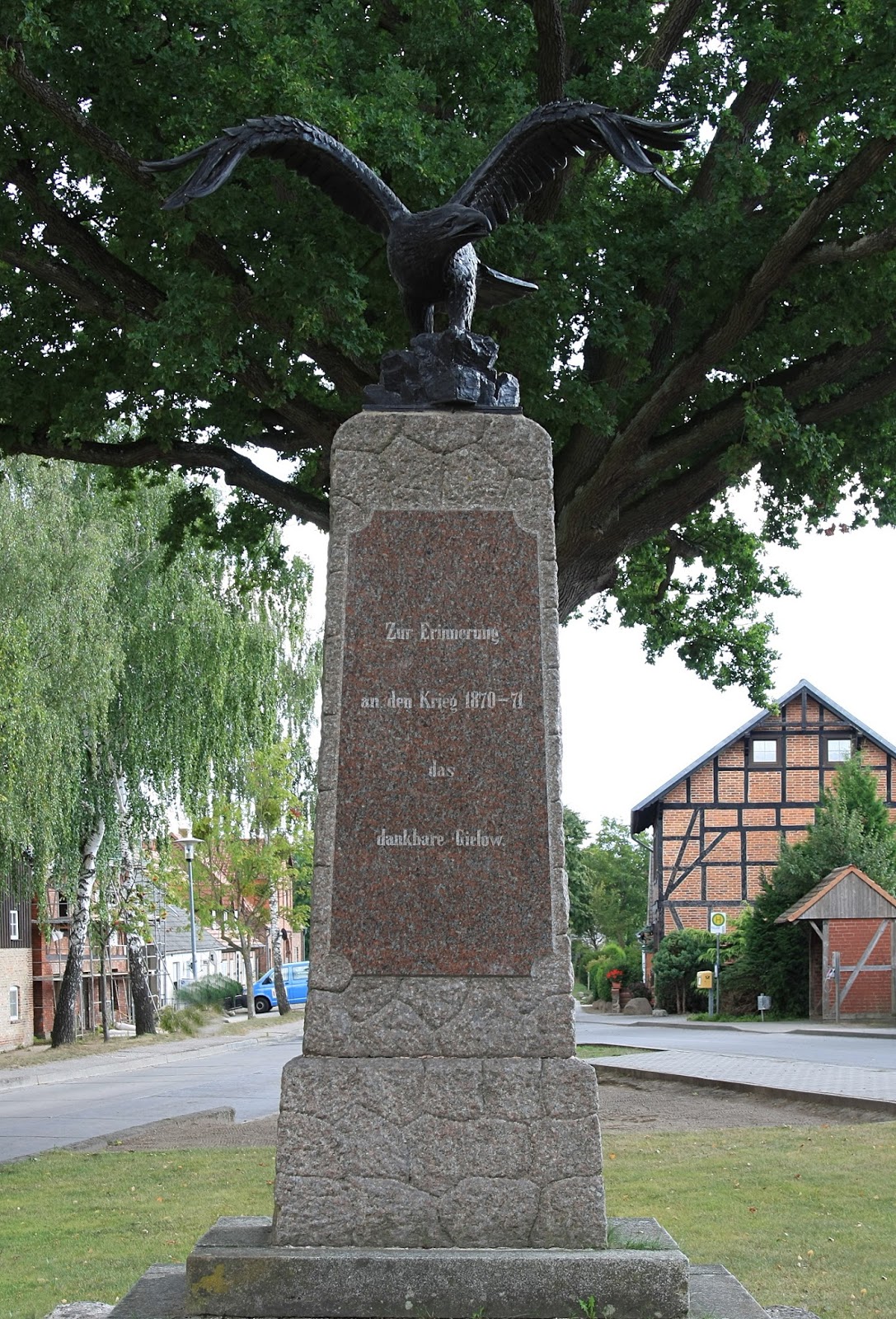 Genealogische Fundstücke: Kriegerdenkmal Gielow IV