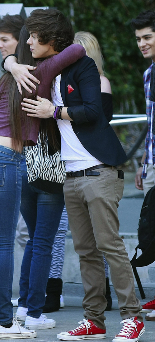 Celeb Saggers: Harry Styles Sagging White Boxers