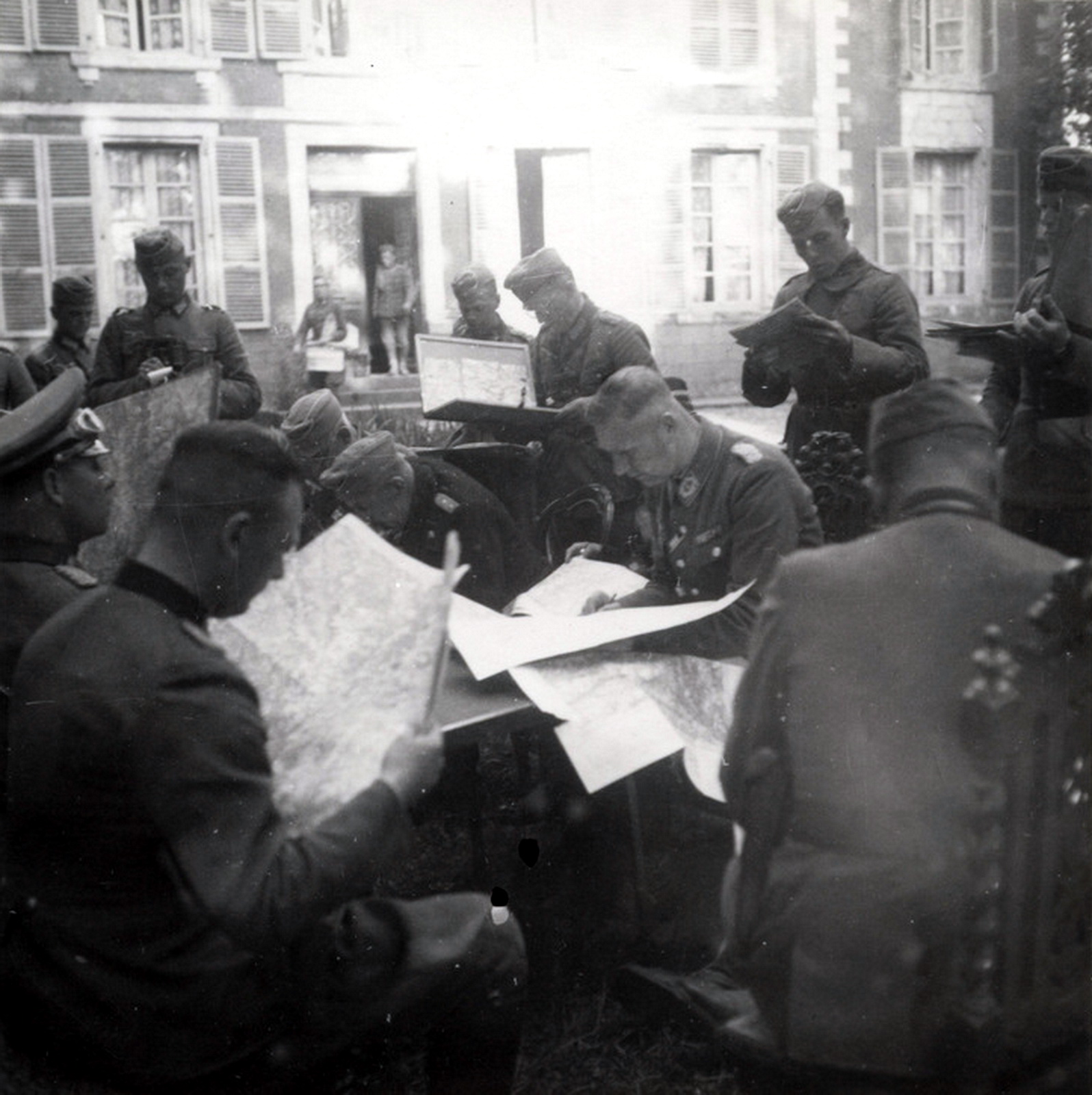 NAZI JERMAN: Foto Erwin Rommel Sebagai Komandan 7. Panzer-Division