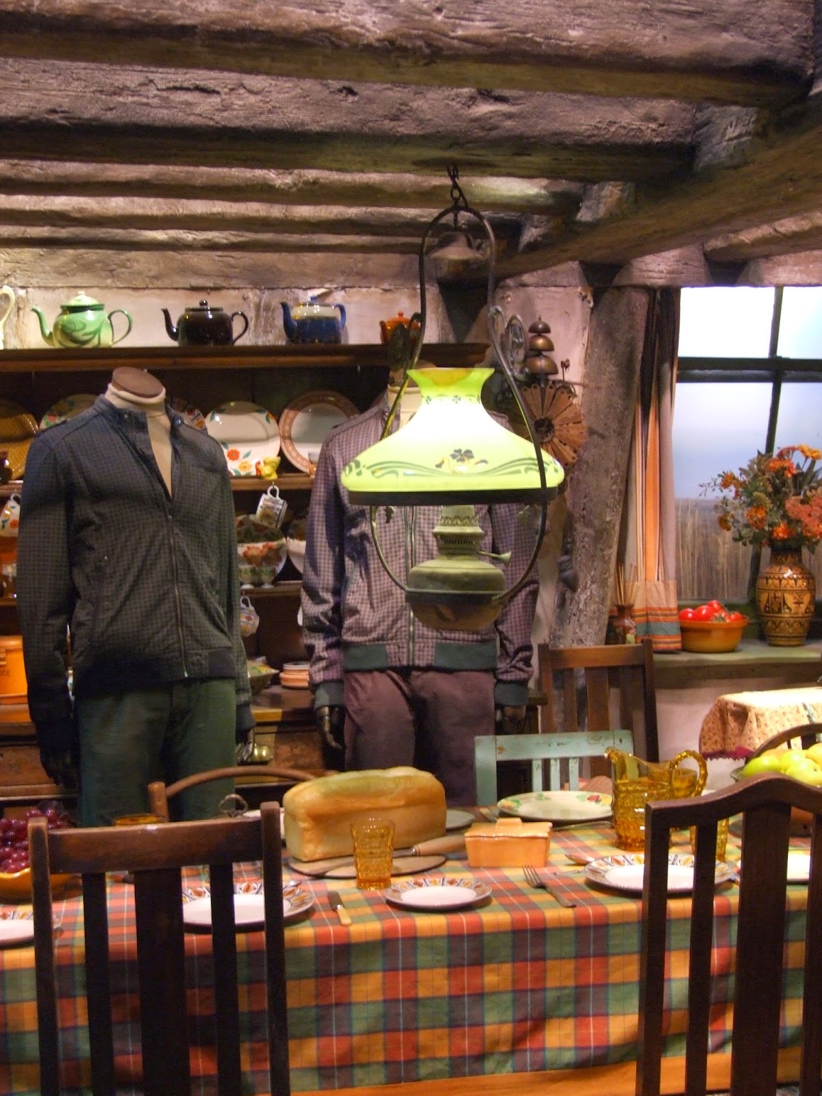 Tiny Treasures: Harry Potter Studio Tour ~ The Weasleys Kitchen At The ...