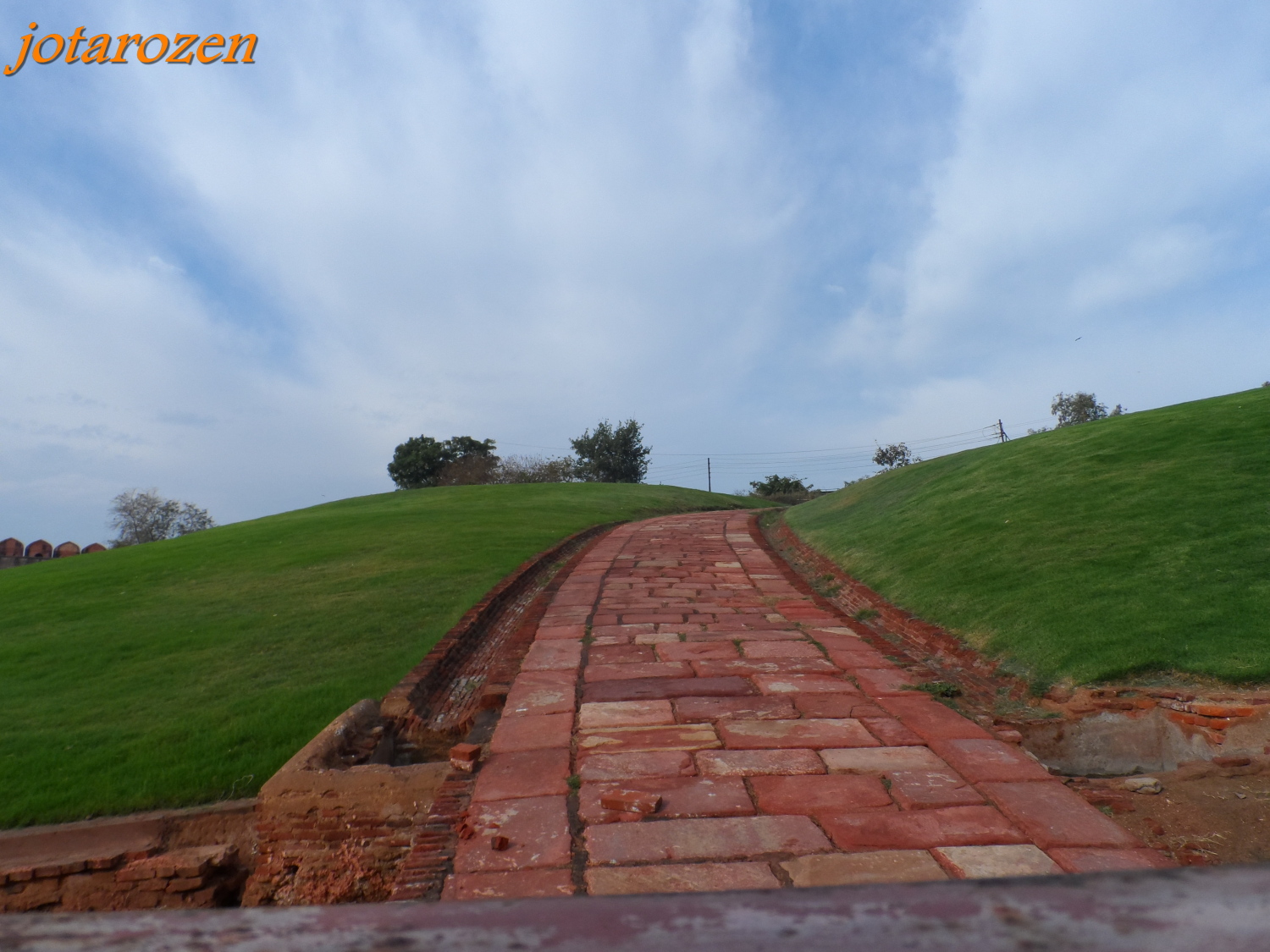 Footsteps - Jotaro's Travels: Intoxicating India 2013 - Day 7