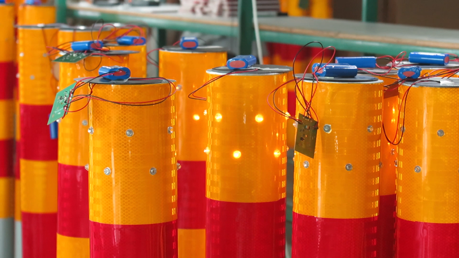 Solar LED delineator post road delineators/solar road warning post