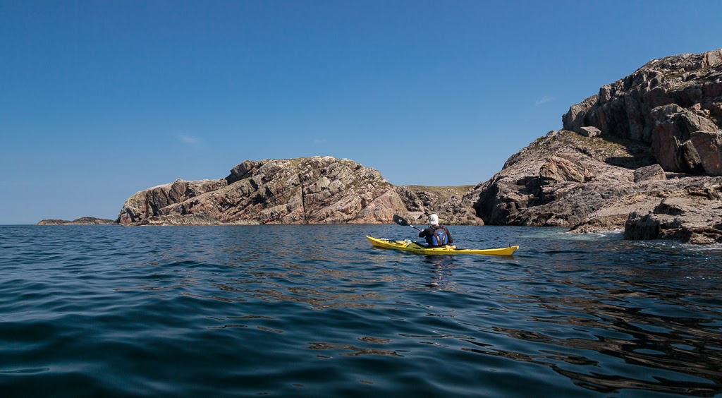 Sea kayaking with seakayakphoto.com: Tides, blow holes and rock gardens ...