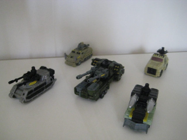 ChCse's blog: Toy Review: Transformers PCC Bombshock w/ Combaticons