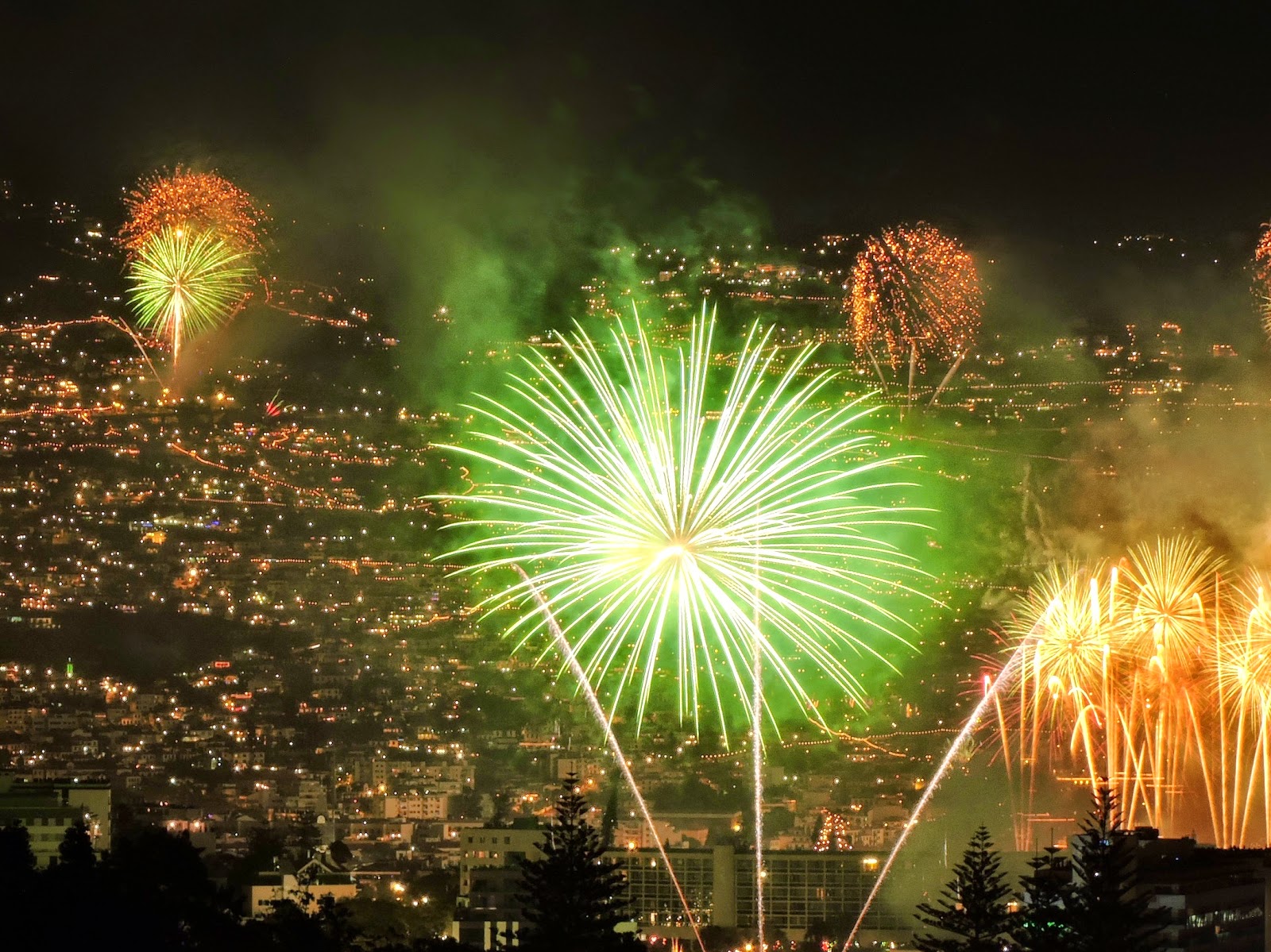 ILE DE MADERE: 1 - FUNCHAL - HÔTEL - RESTAURANTS & FEU D'ARTIFICE de la ...