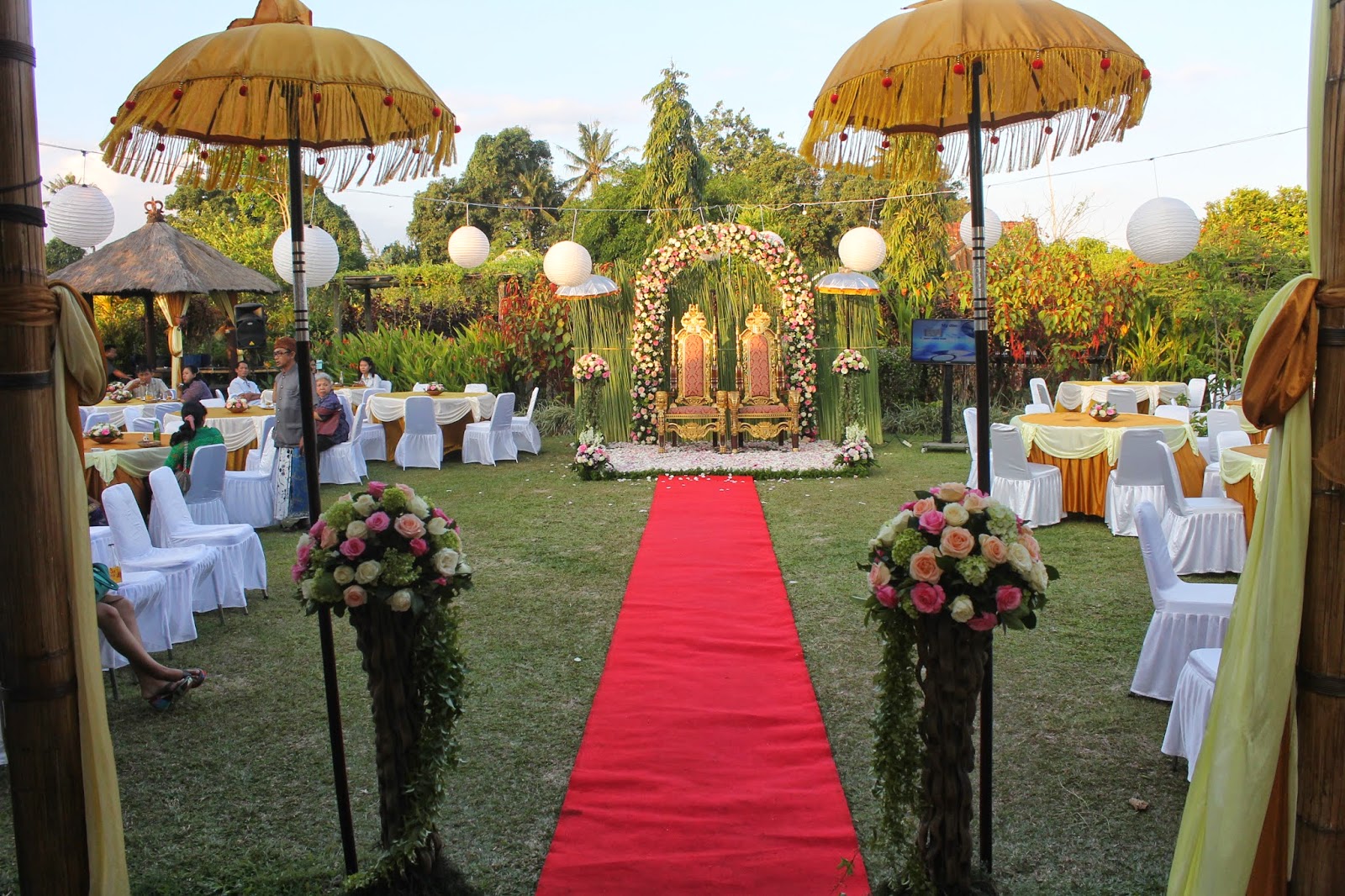yoyok-organik-bali: Menyewakan tempat Wedding dengan konsep Garden Party