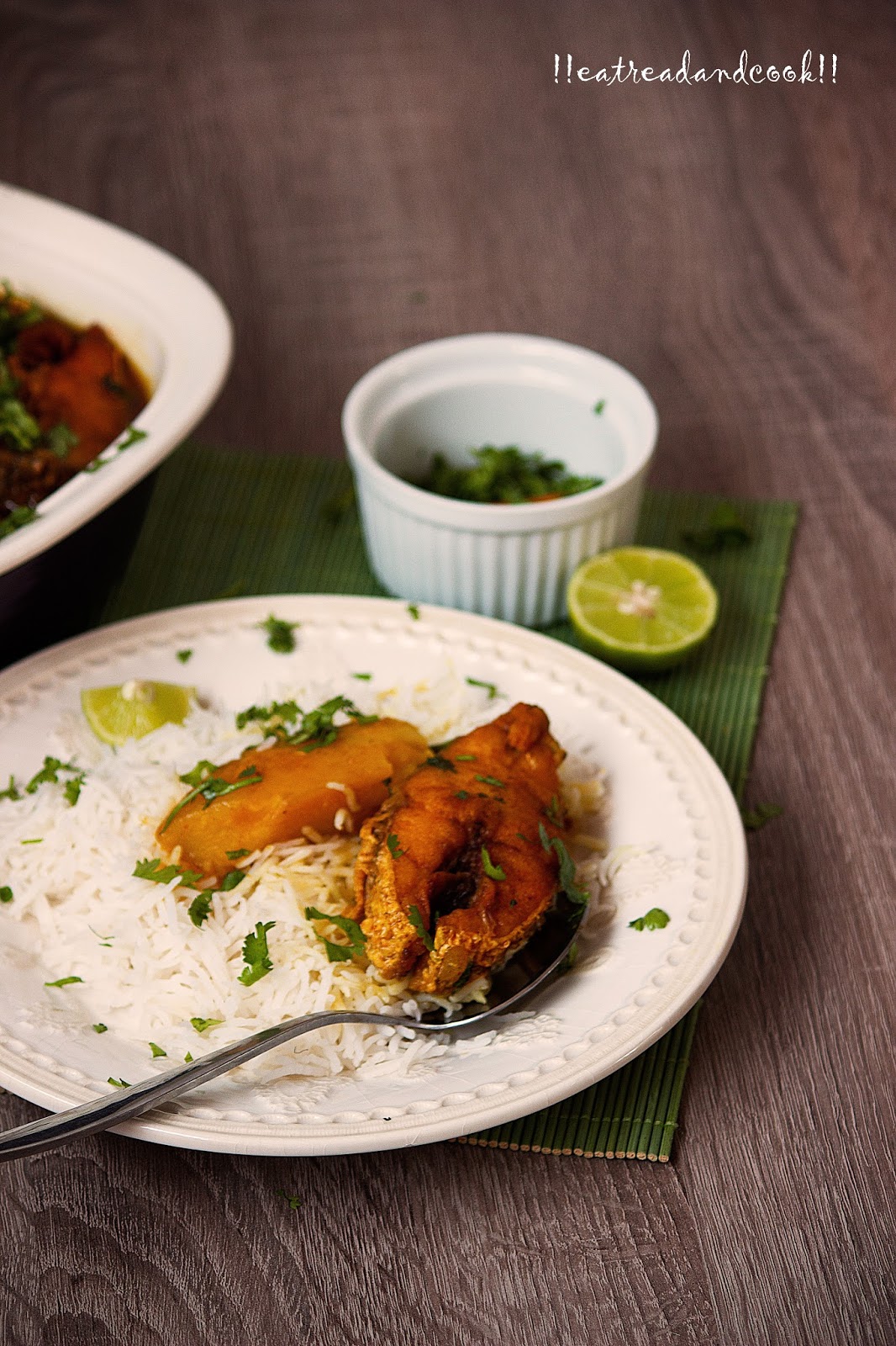 Aloo Fulkopi Die Macher Jhol / Bengali Fish Curry with Potato and ...