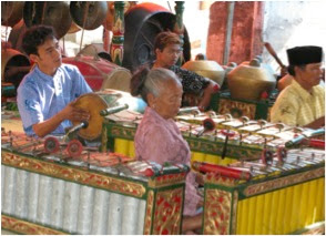Reel to Real: Gamelan music and shadow puppets by torchlight in the ...