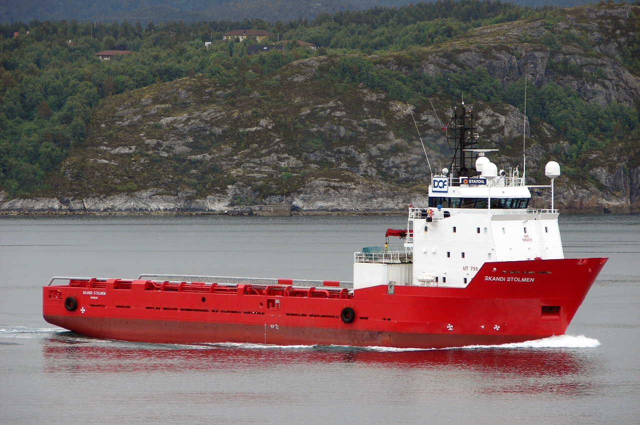 NAVIOS AHTS E PSV DO PORTO DE MACAE-RJ-BRASIL (IMBETIBA) E (FUTURO ...