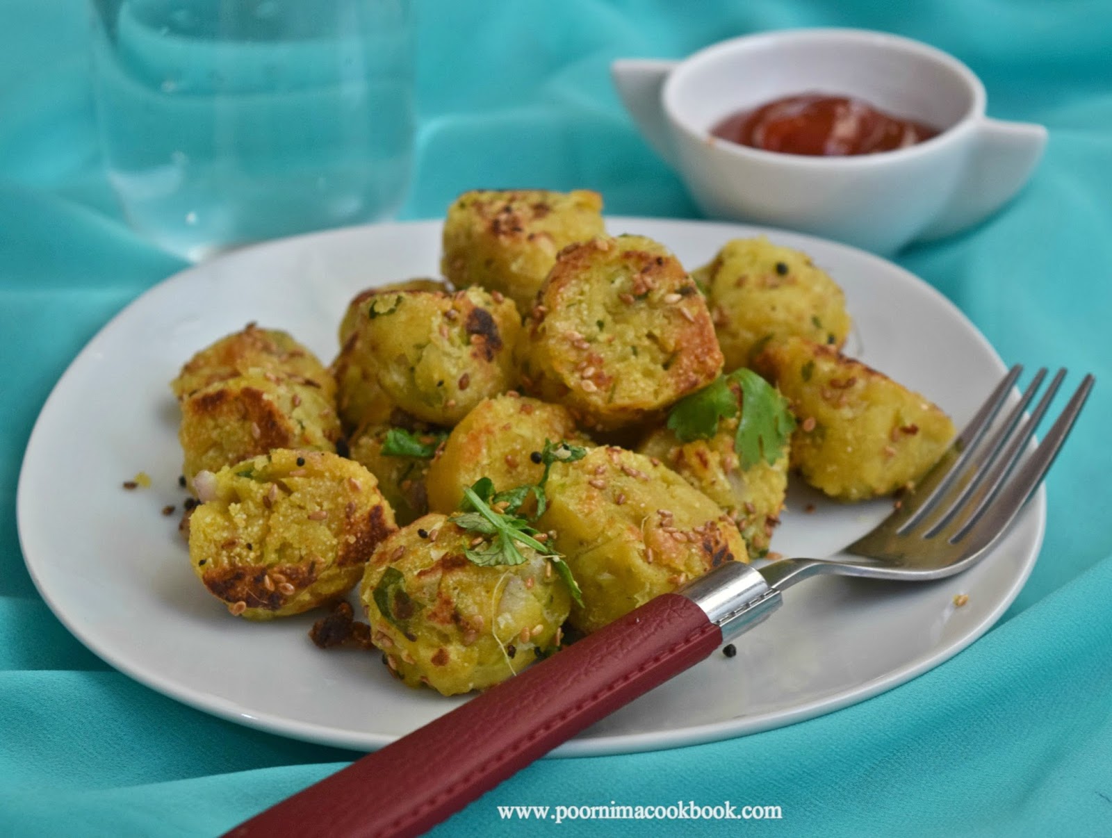 Poornima's Cook Book: Gujarati Lauki Muthiya / Muthiya / Bottle Gourd ...