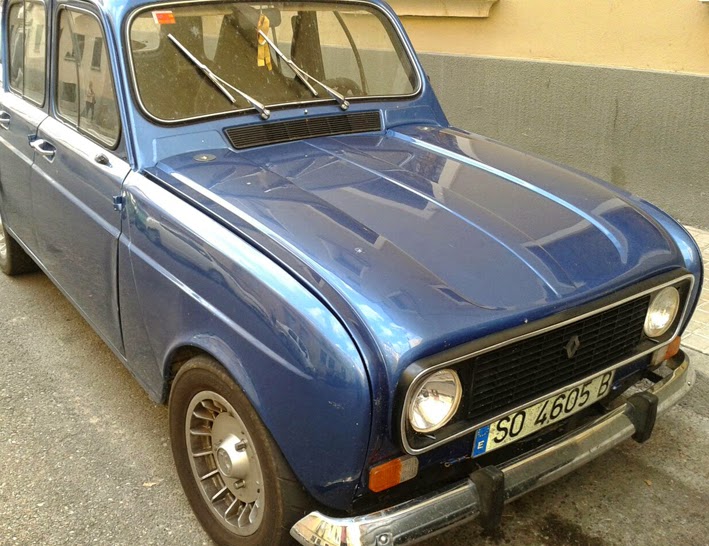 EL MILLONCETE: RENAULT 4TL AZUL
