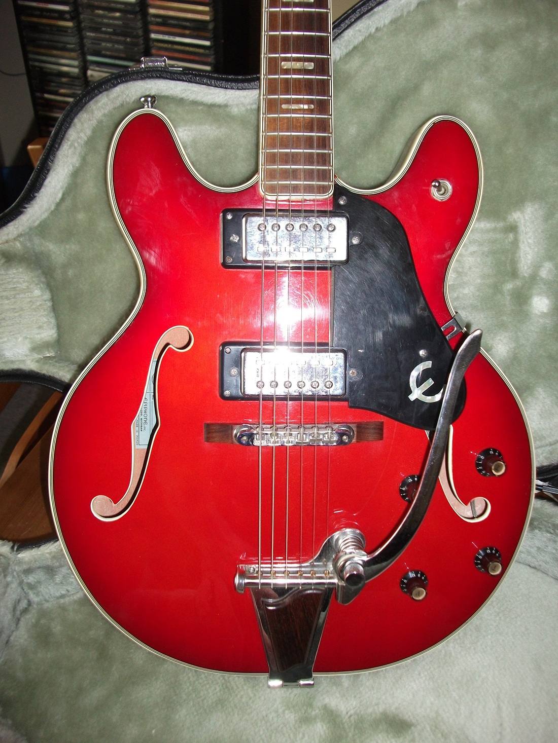 Marcel van Oort's Guitars and Equipment: 1970s Epiphone Riviera