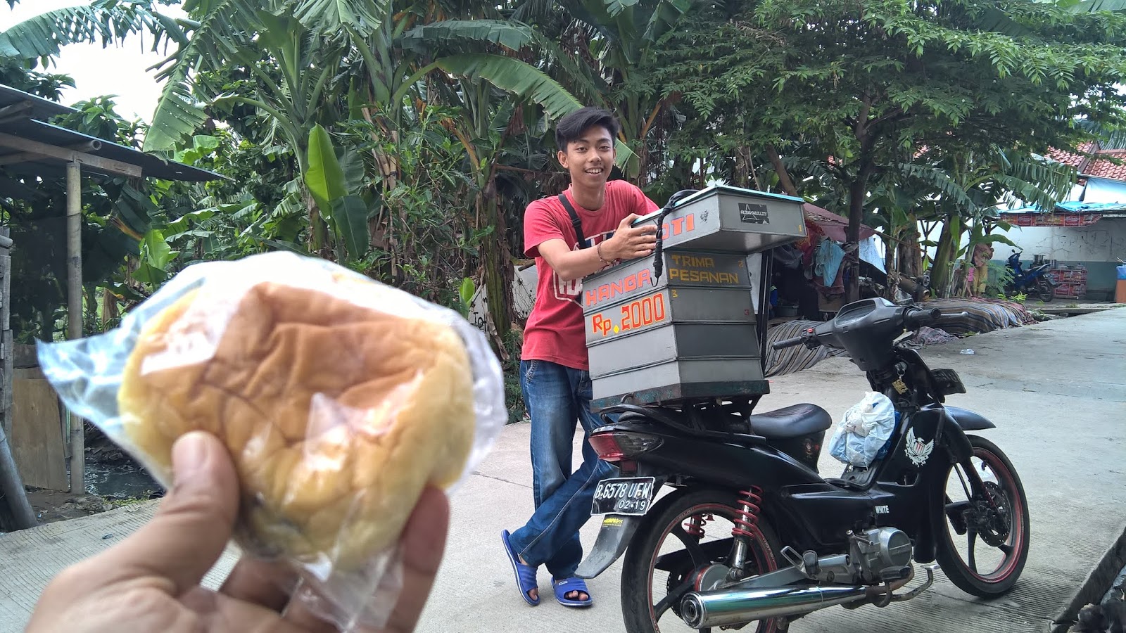 Keuletan Penjual Keliling Roti Hangat - Om Koodok