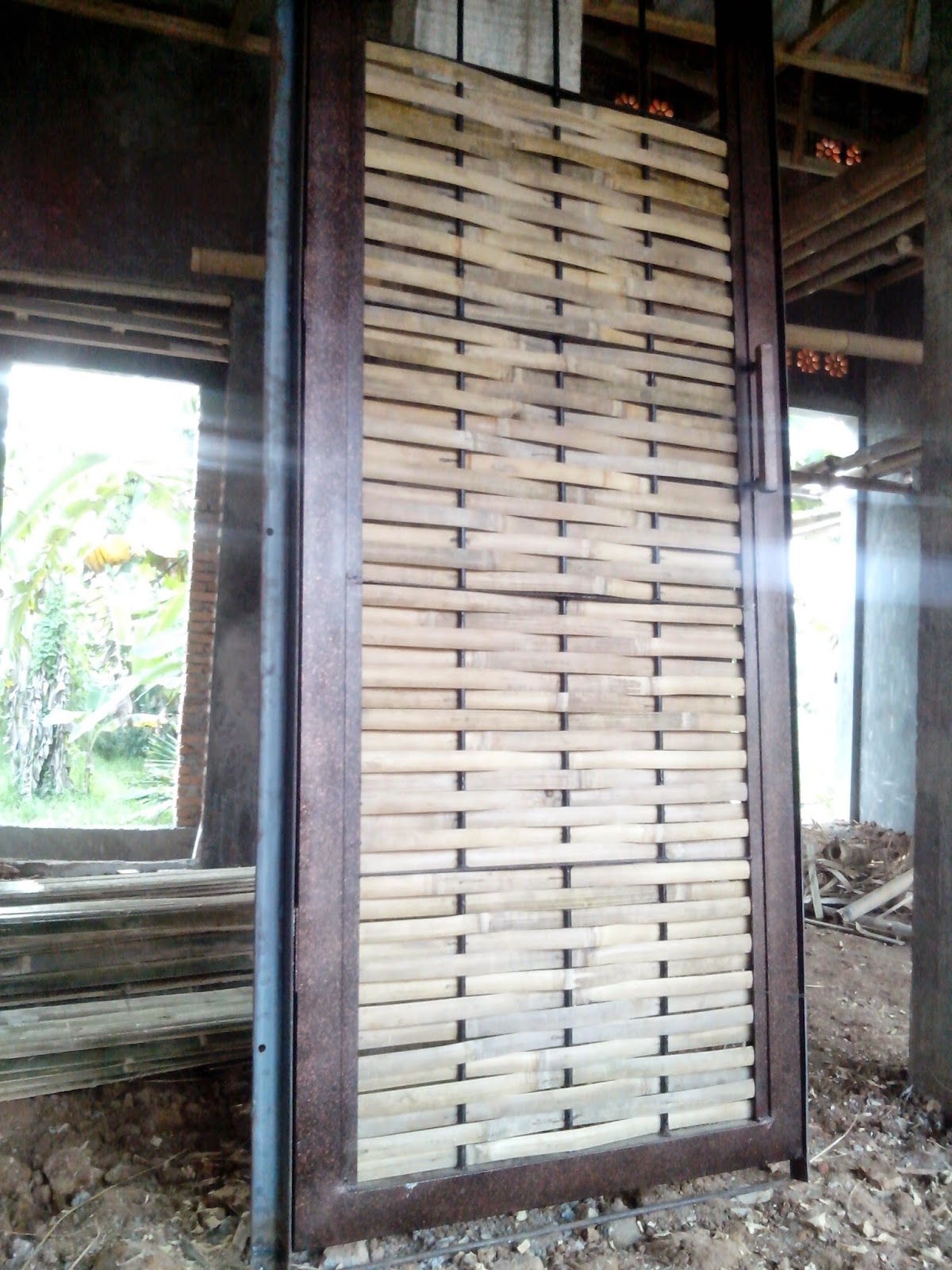 Desain Rumah Studio Kerja Mojo Sketsa Rumah : Pintu Bambu - sketsarumah.com