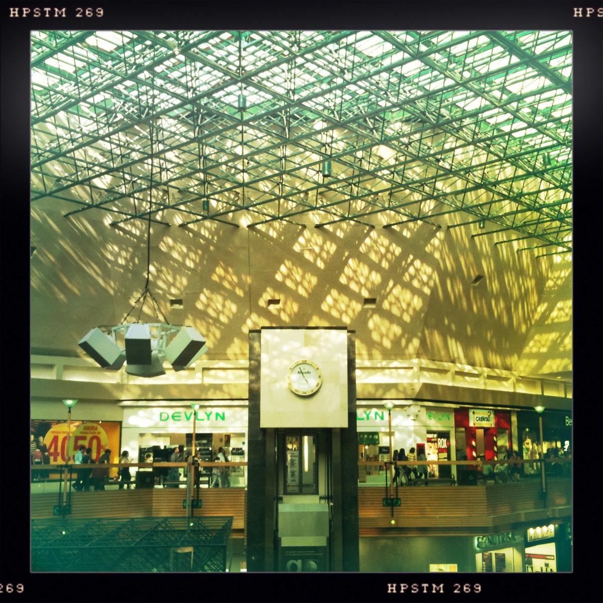 Travesías por el Mundo: Centro Comercial Perisur by Monophonic Girl