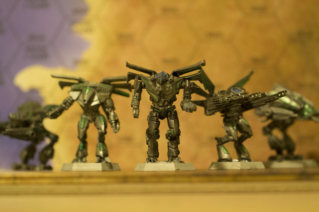 First try at painting minis. Clan Jade Falcon in their "Clicky-Tech ...