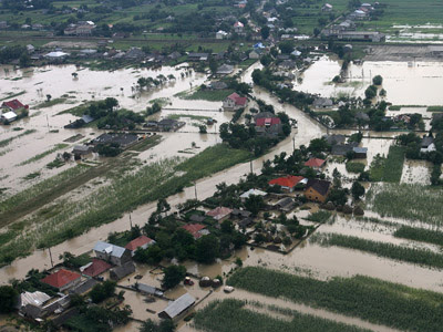 Riscuri naturale si antropice: Inundatiile din Romania din anul 2005