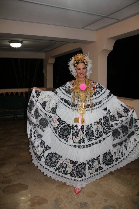 La Pollera de Panamá: FESTIVAL NACIONAL DE LA POLLERA 2010, ESTEFANIA ...
