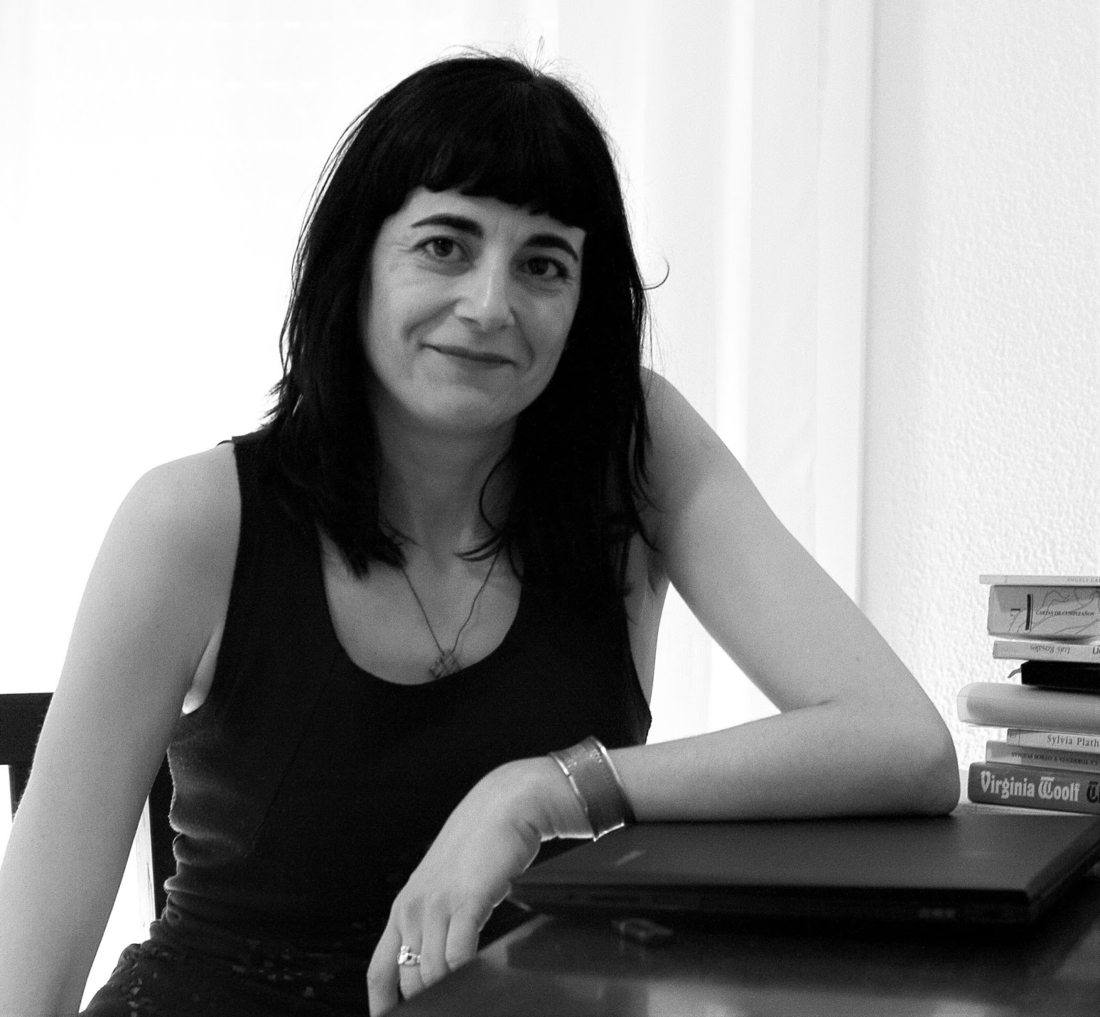 De perfiles, Numb y un poema inédito de Beatriz Pérez. Una breve ...