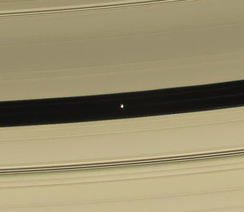 Suburban spaceman: Nasa Cassini: Saturn's moon Pan in the Encke gap in ...