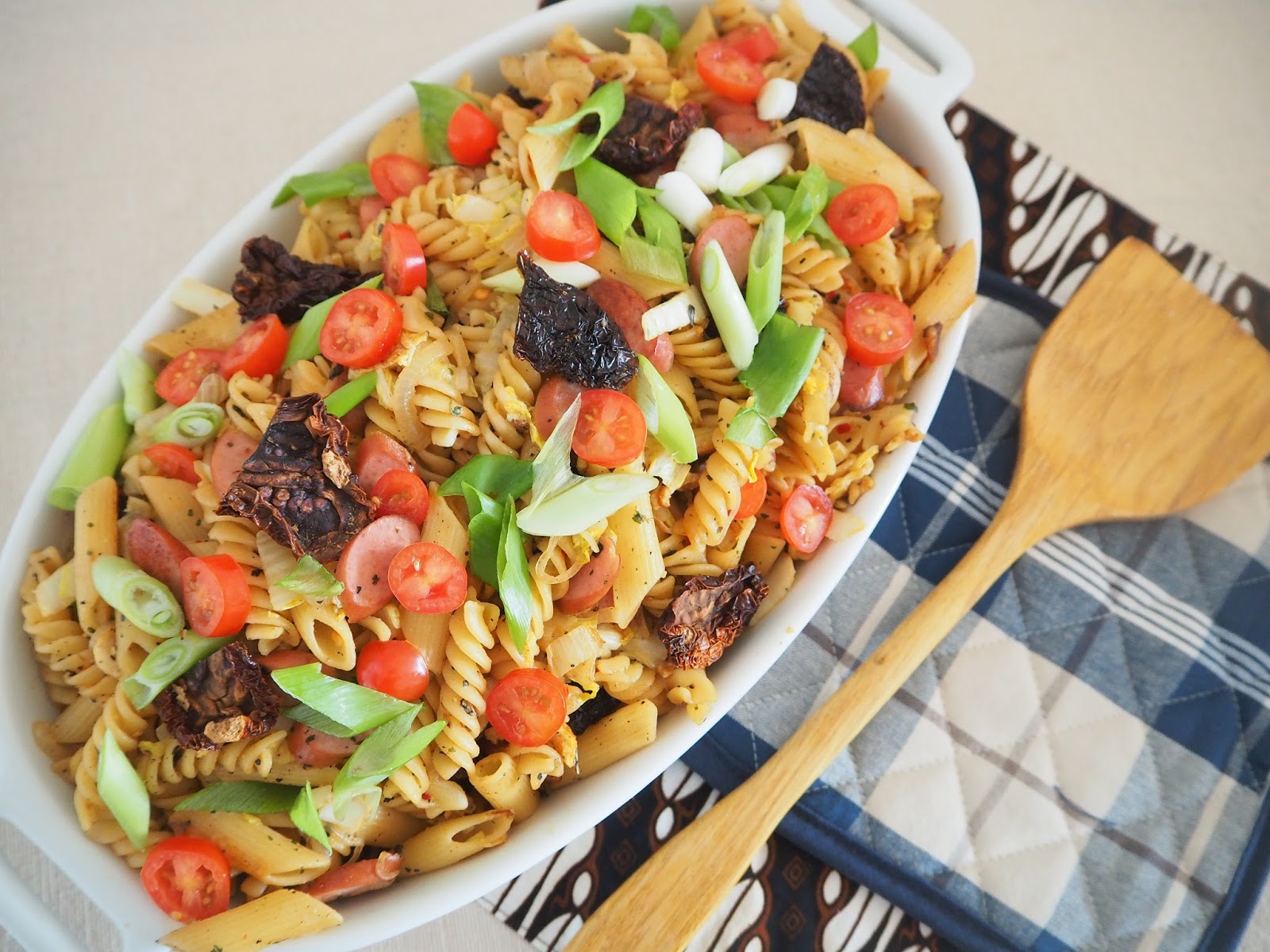STIR FRY FUSILLI & PENNE RIGATE PASTA WITH DRIED & CHERRY TOMATO ...
