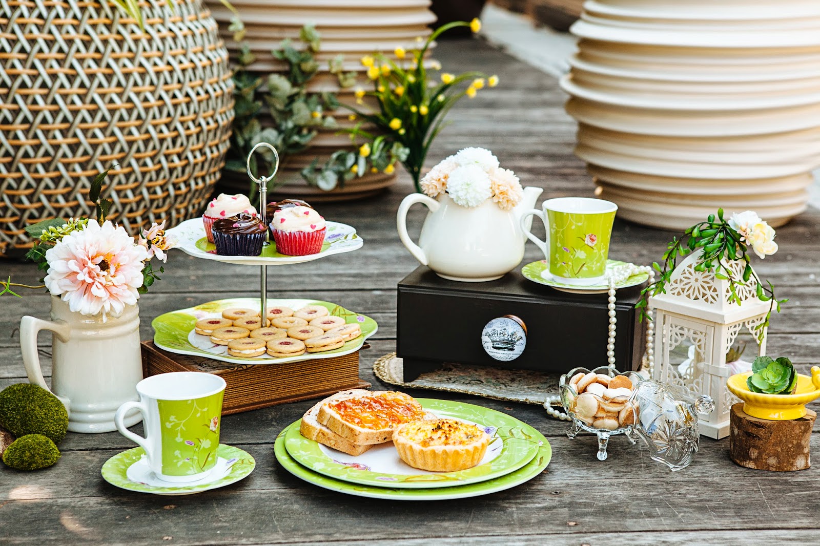 A Happy Meal With Melawares | Apples & Dumplings