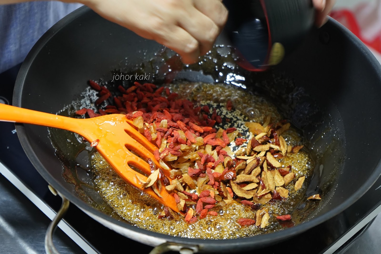 Chinese New Year Hakka Mi Fen Chang & Mi Chang Recipe. Traditional Bee ...