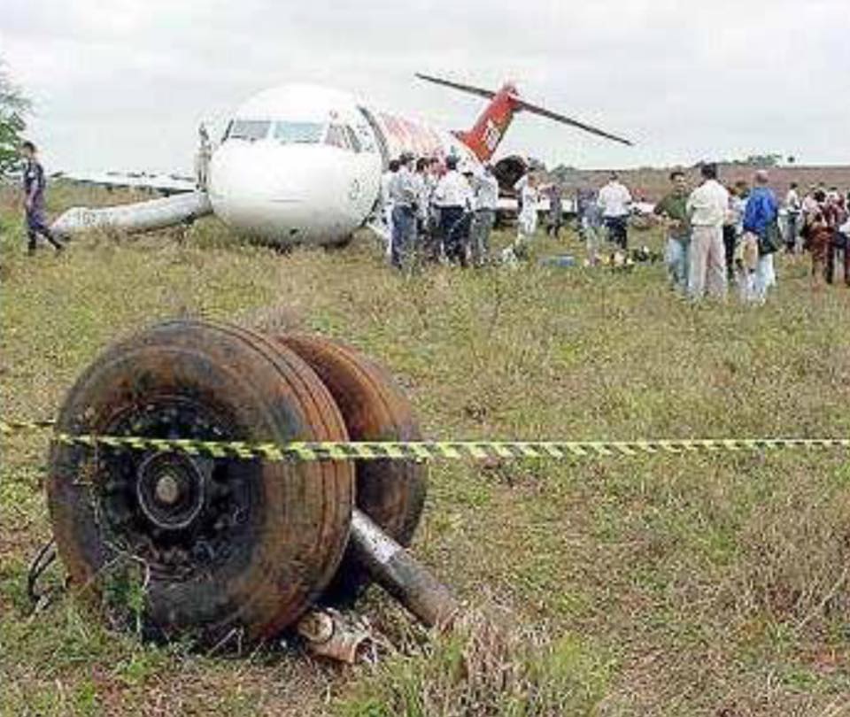 Acidente com avião da TAM ~ Este é o Blog Coizaradas