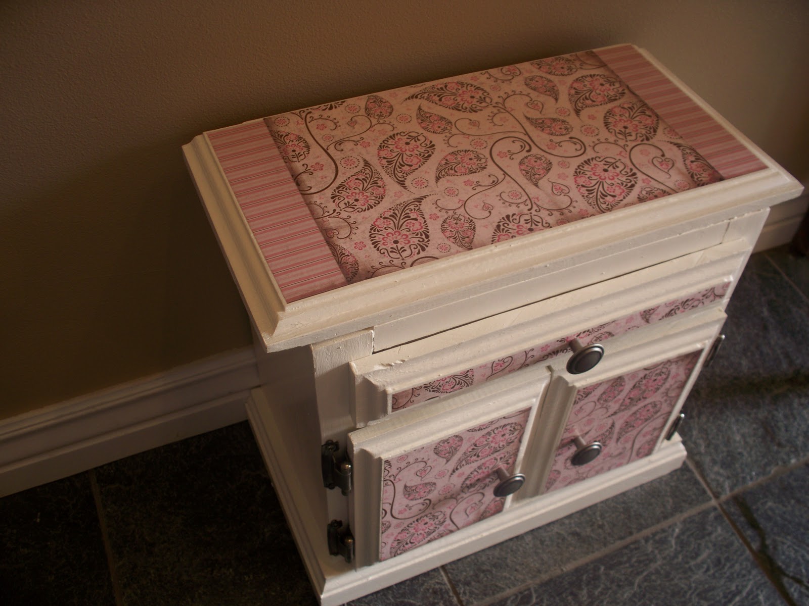 Mini Cabinet - Adventures of a DIY Mom