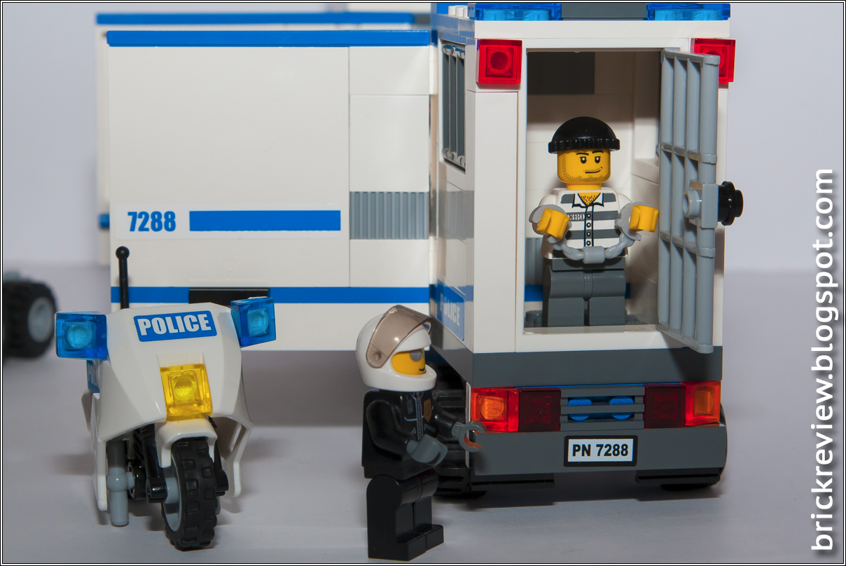 Brickreview: LEGO 7288: Unita' mobile della Polizia